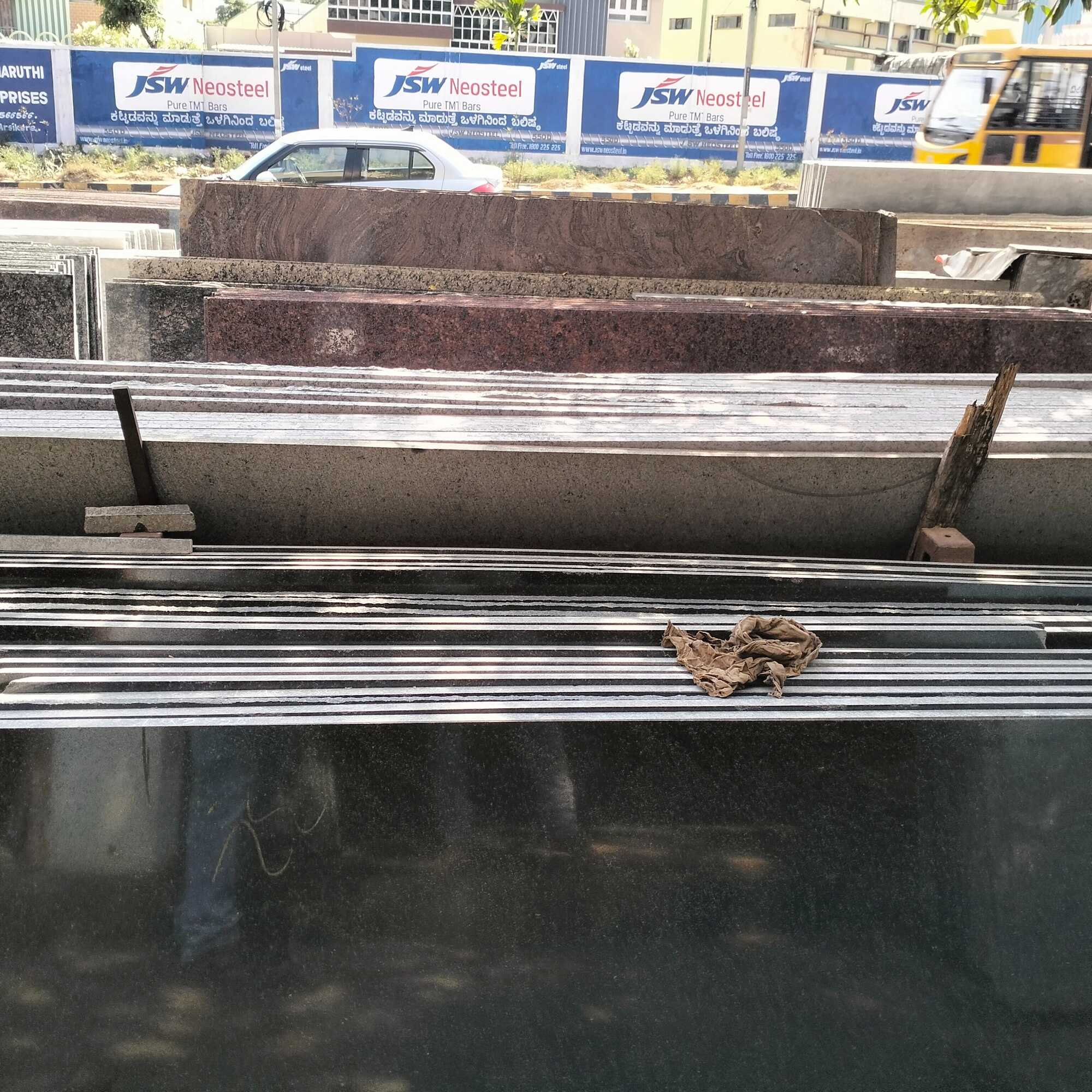 Square Shape Lakha Red Granite Slab in Hassan at ₹ 40 - ₹ 250 / Sq.ft ...