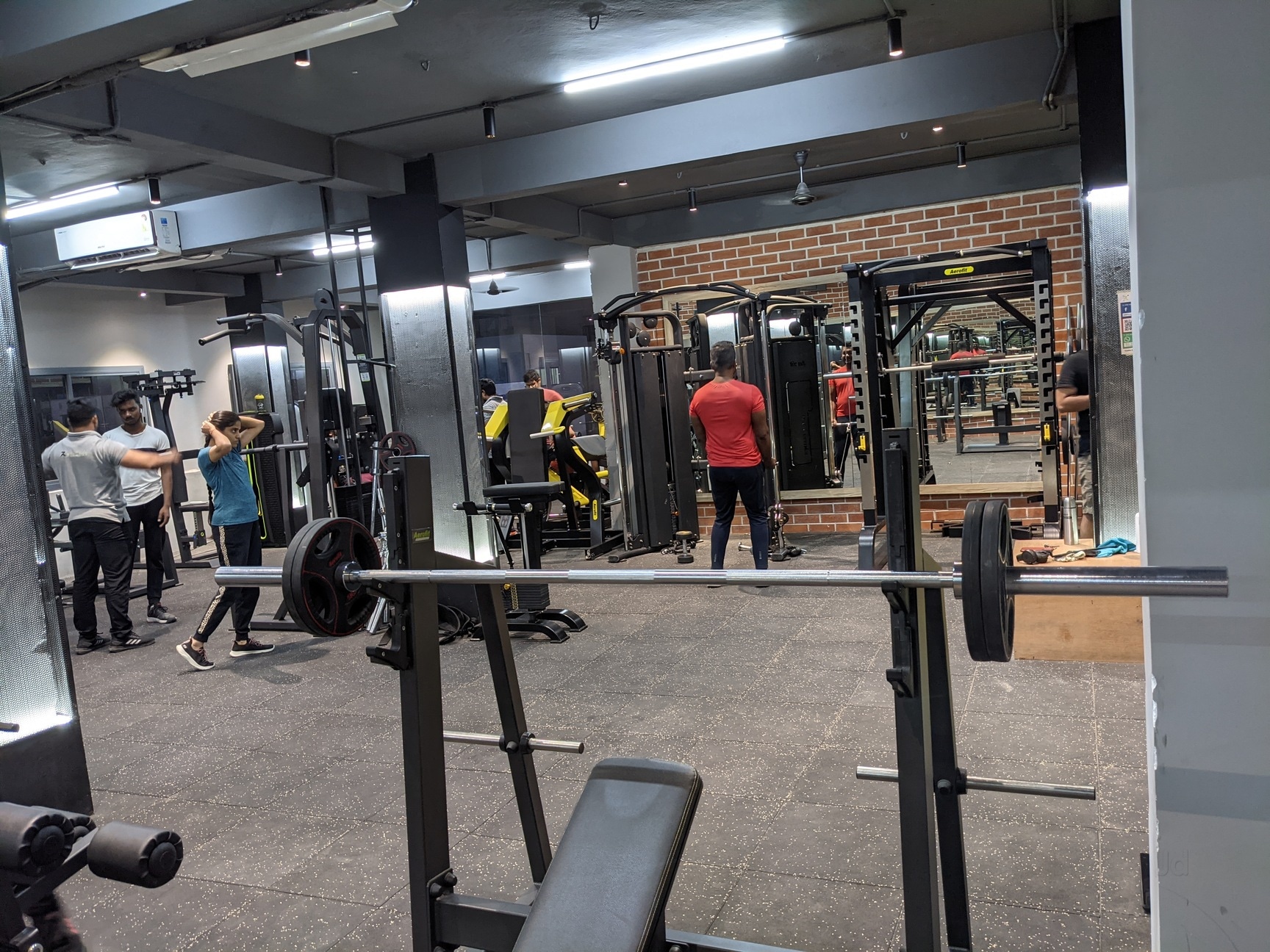 R fitness store