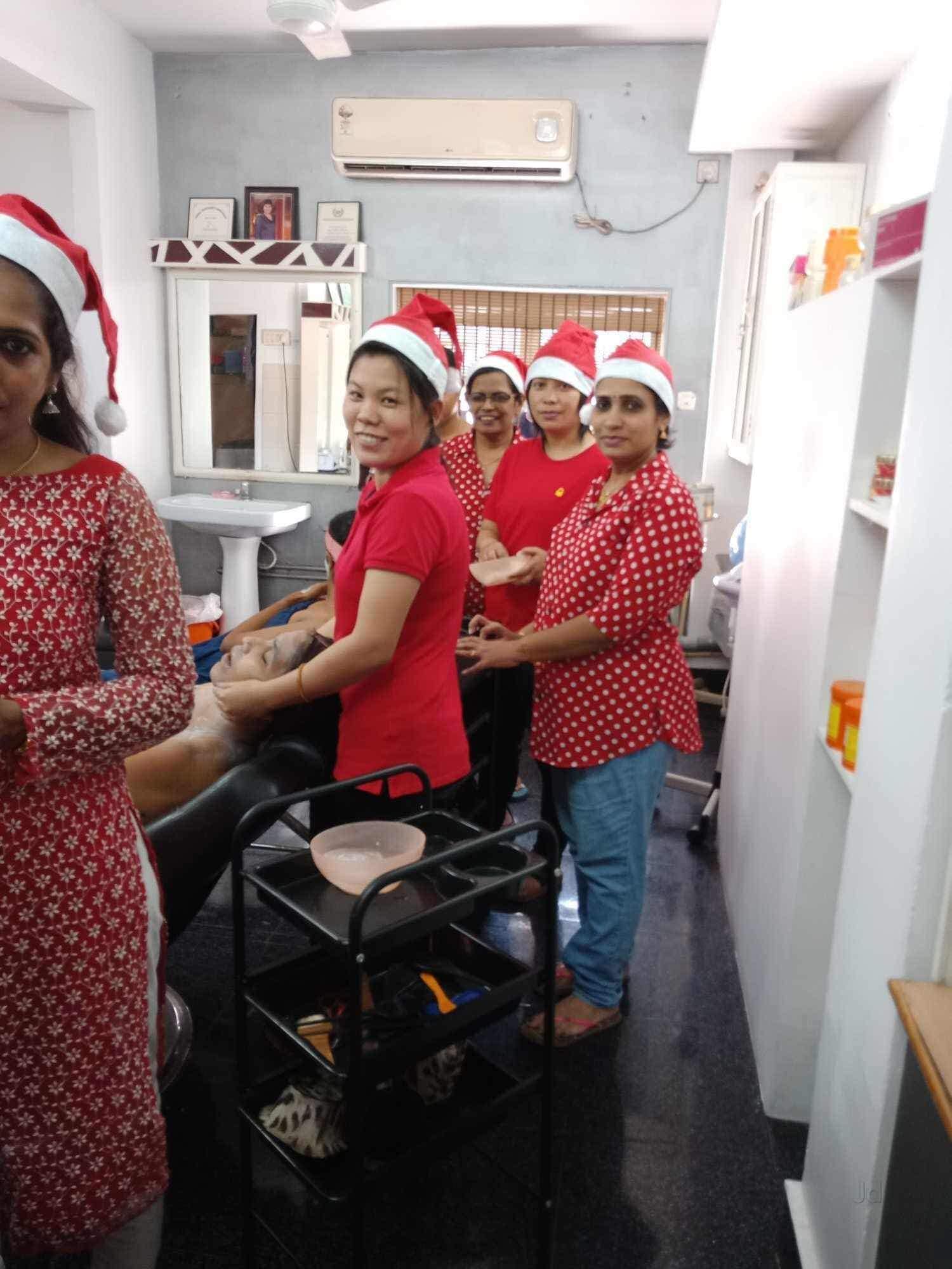Top Beauty Parlour Classes near Tiruvalla Railway Station Tiruvalla ...