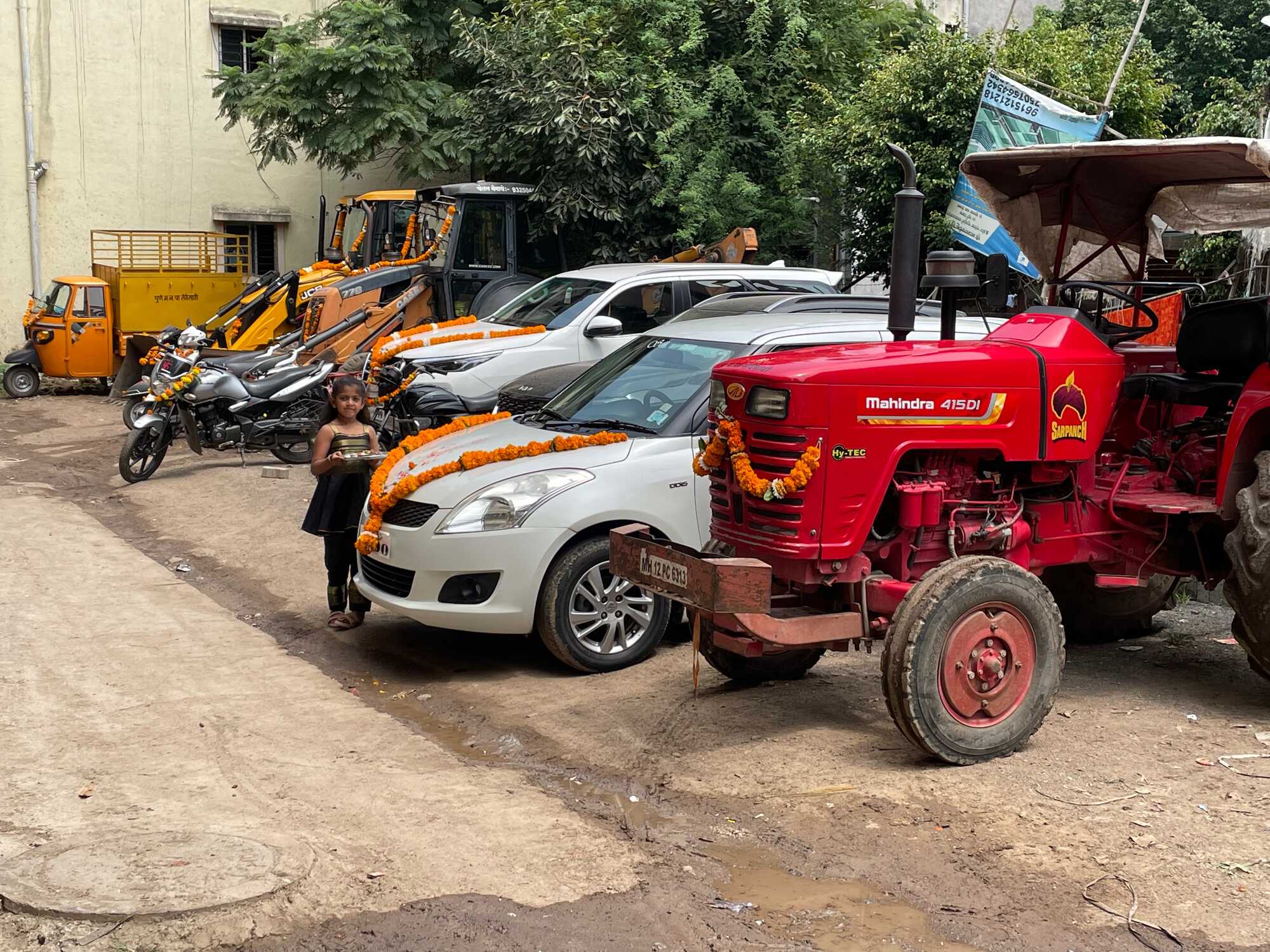 Chetan Enterprises in Hadapsar, Pune - Best Earthmovers On Rent-JCB in ...