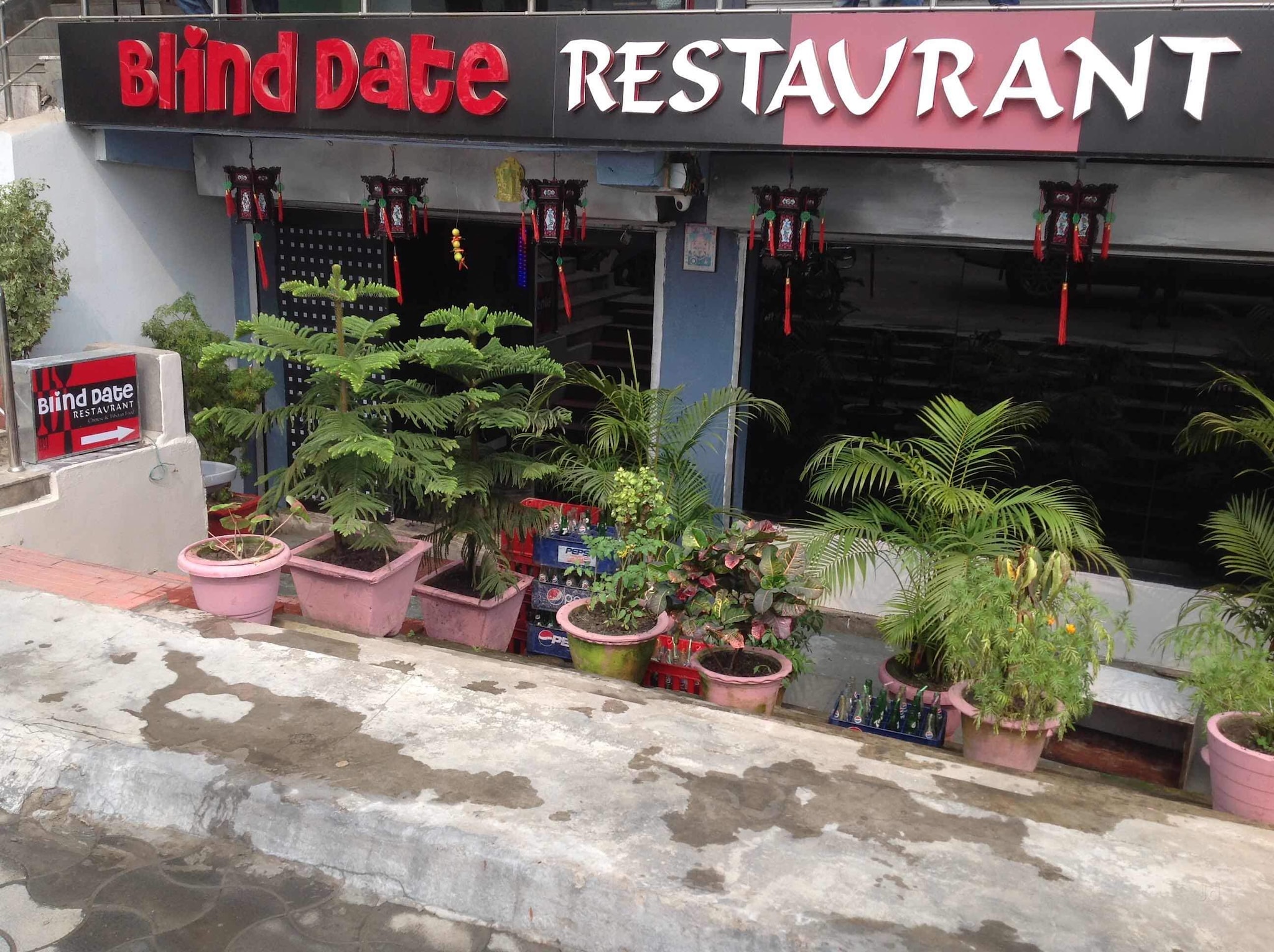 Blind date restaurant store