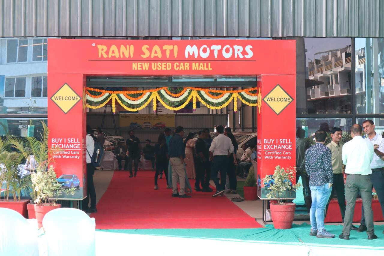 List of Top Used Cars in Hasmukhbhai Hojiwala Road Althan - Best Second ...
