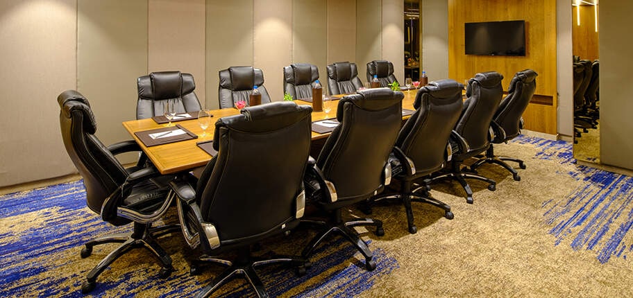 Stores and Outlets in Sayaji Hotel in Sayaji Ganj, Vadodara - Justdial