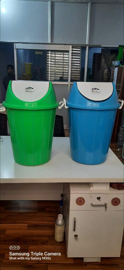 Stainless Steel 40L Swing Dustbin in Delhi at ₹ 170 / Pkt by Prisha ...