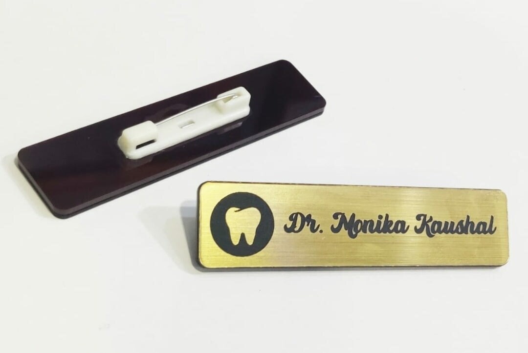 Acrylic Name Plate Badge Golden And Black in Chitradurga at ₹ 85 / Pc ...