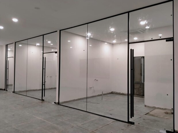 Aluminium Glass Wall Partition 6 MM in Madhubani at ₹ 210 / Sq.ft by ...