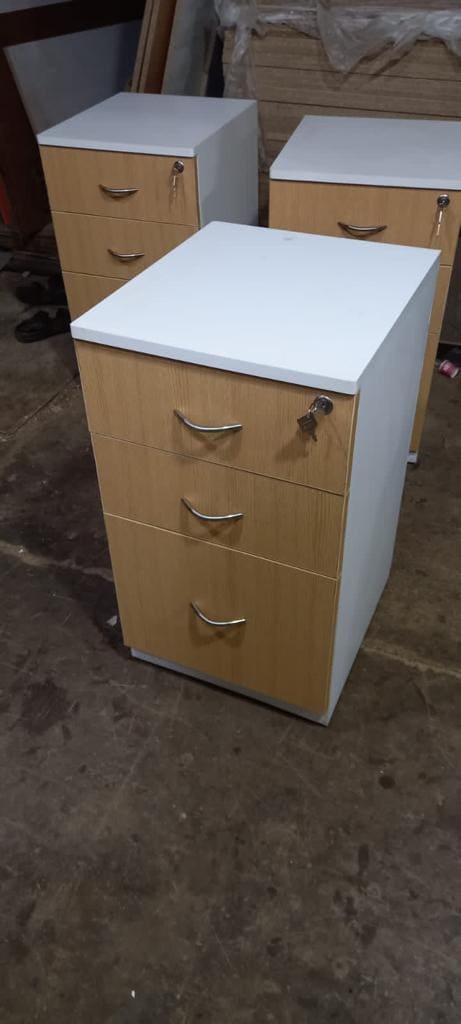 High Quality Wooden Pedestal With Center Locking in Mumbai at ₹ 3,800 ...