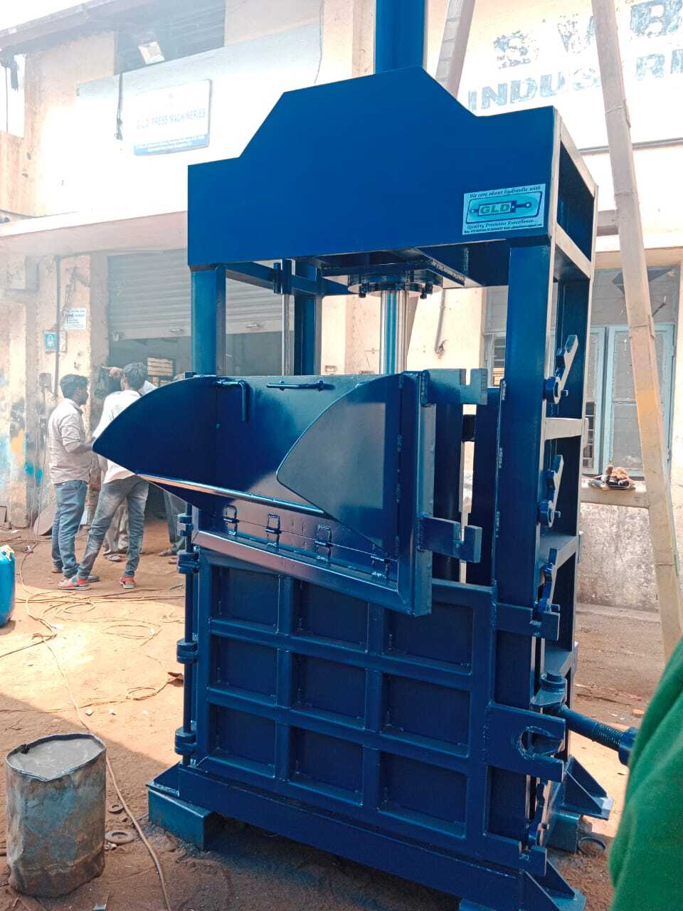 Steel Hydraulic Pet Bottle or Scrap Bale Press Machine with 5 HP Power ...