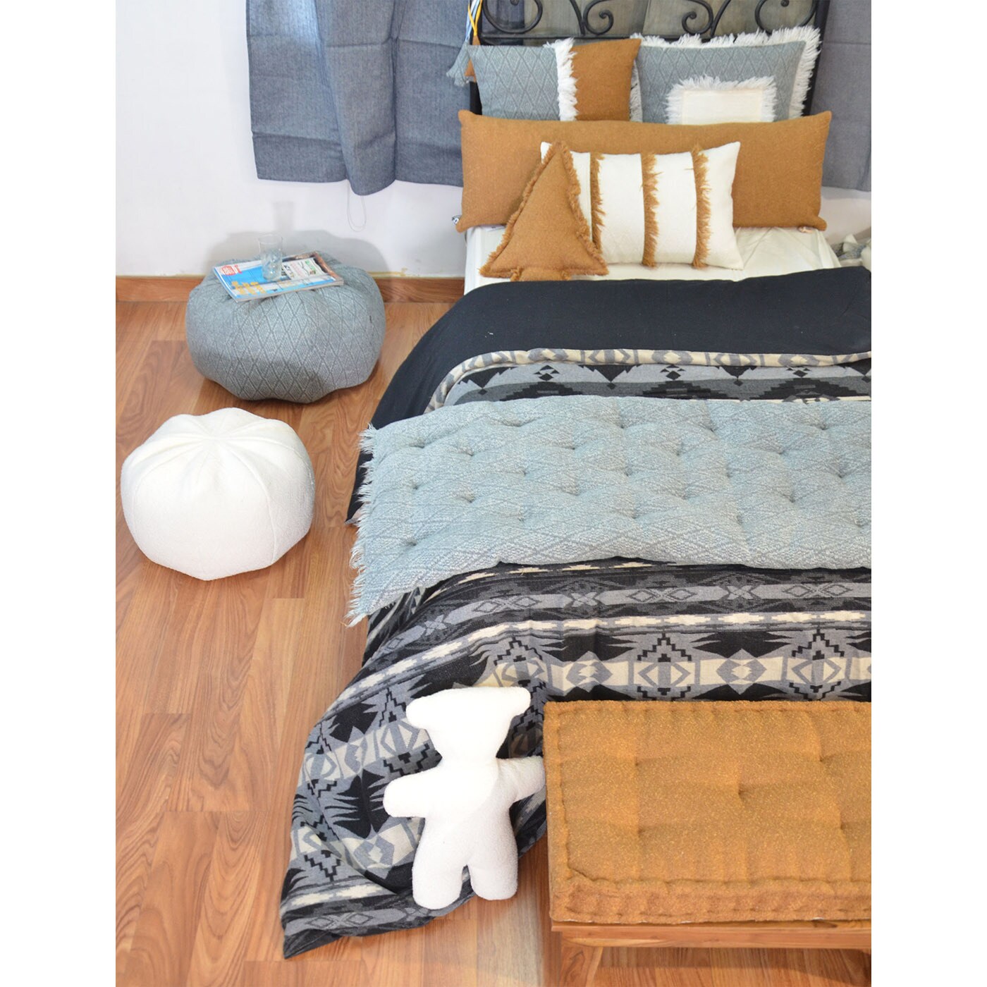 Pas International Woolen Bed Cover With Ekat Design in Jaipur at ...