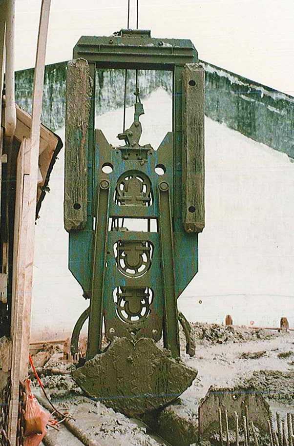 PM Steel Claw-like Mechanical Grab in Chennai at ₹ 40,000 - ₹ 8 L / Pc ...