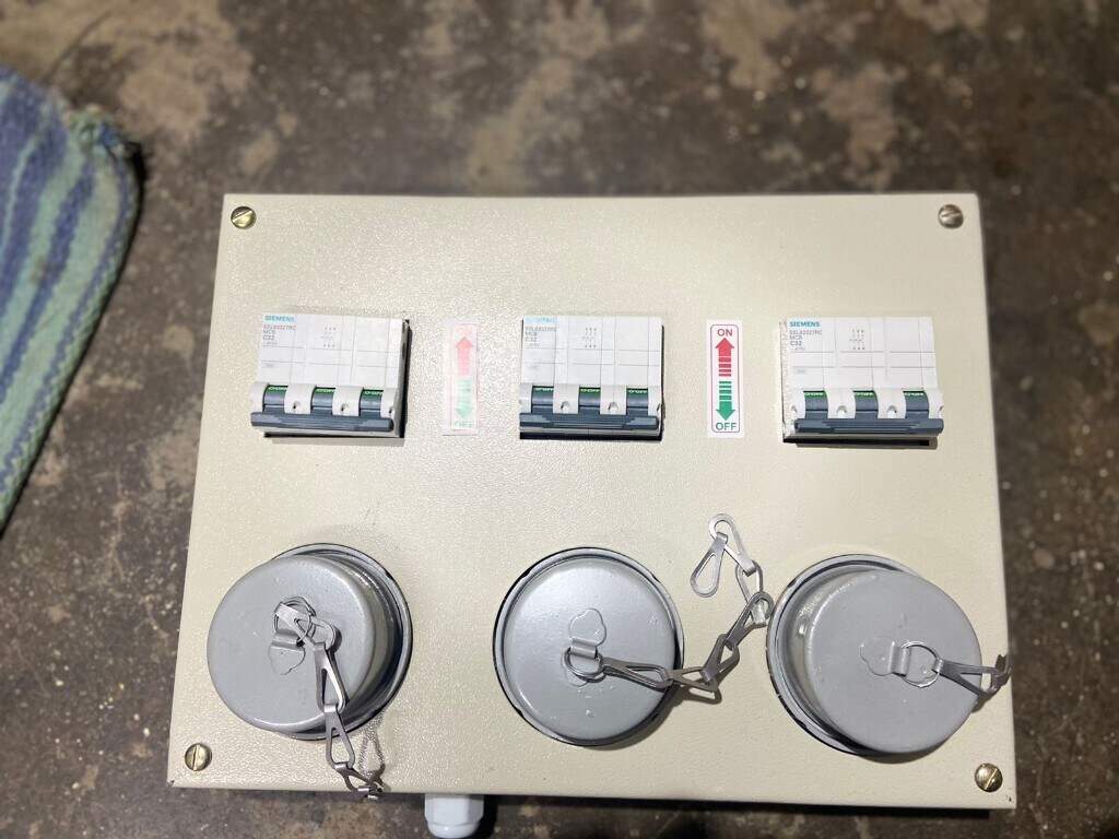 Three Phase Metal Clad Socket With Mcb in Thane at ₹ 200 - ₹ 3,200 / Pc ...