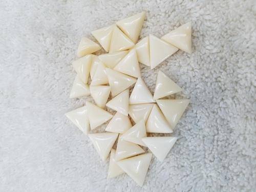 Triangle White Moonga Gemstone in Jaipur at best price by Astro Ratnam ...