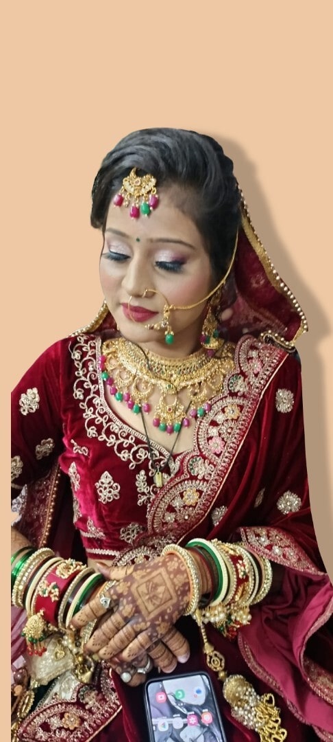 Top Beauty Parlour Services At Home near Reshambai Fertility Hospital ...