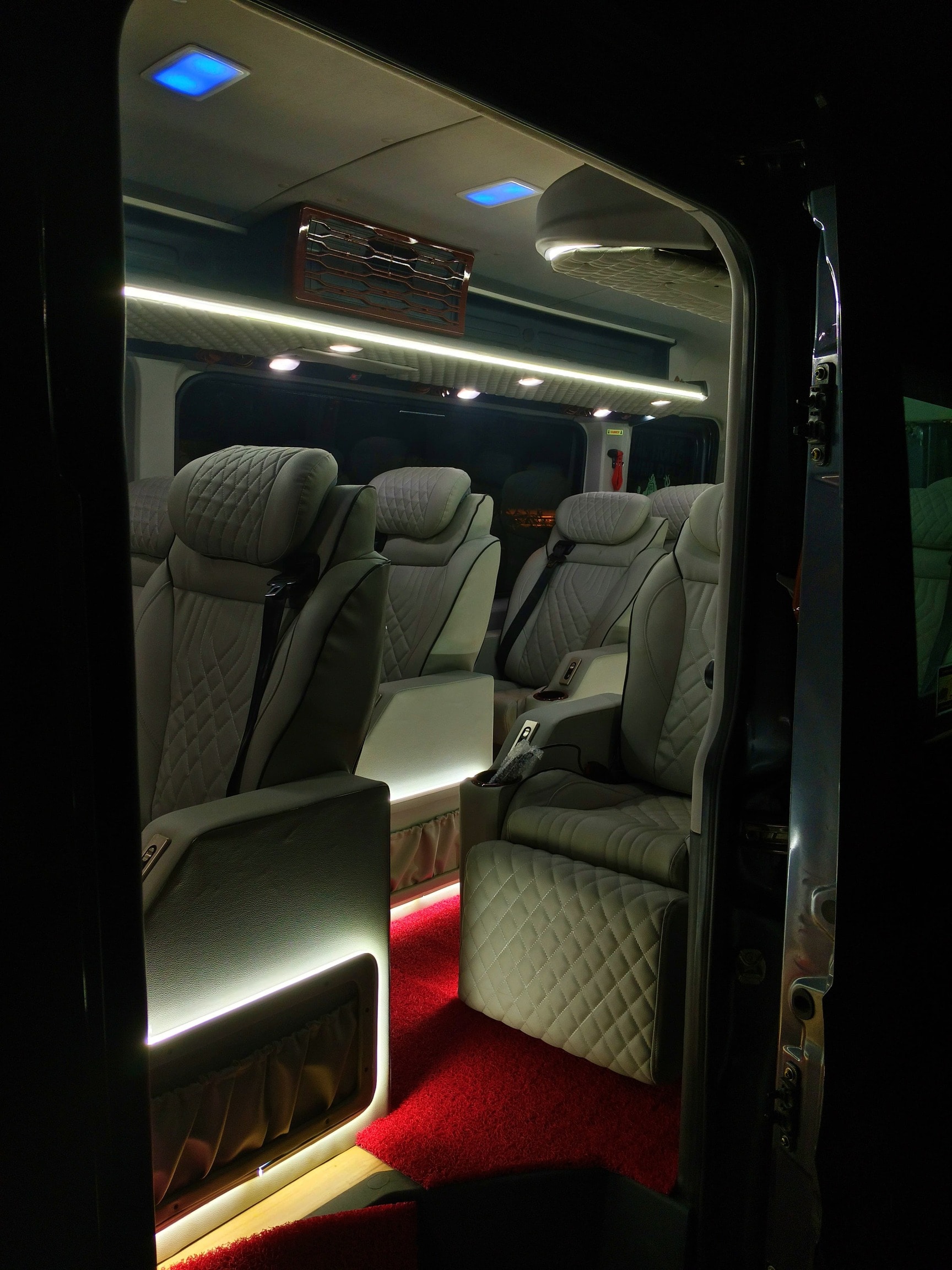 Tempo Traveller - Tempo Traveller 12 Seater Latest Price, Tempo ...