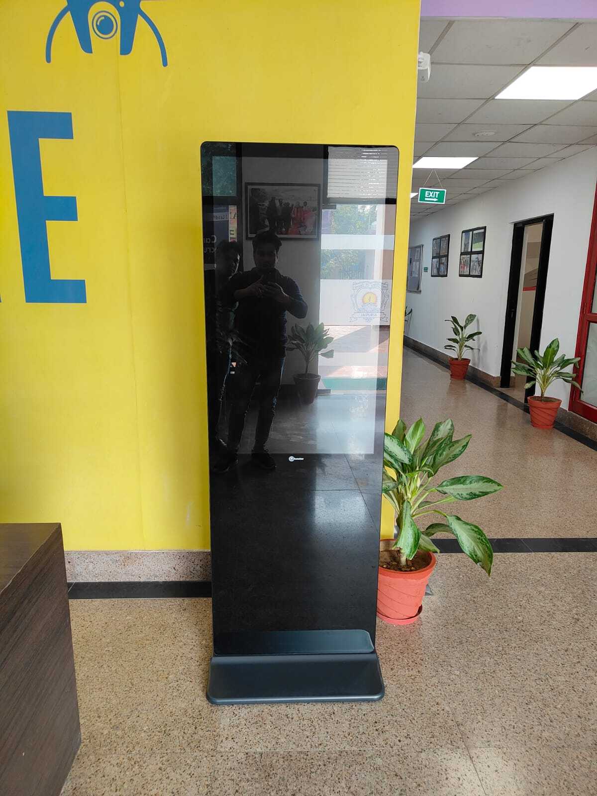 Crescent Interactive Display Panel 75 Inch in Delhi at ₹ 1.92 L / Unit ...