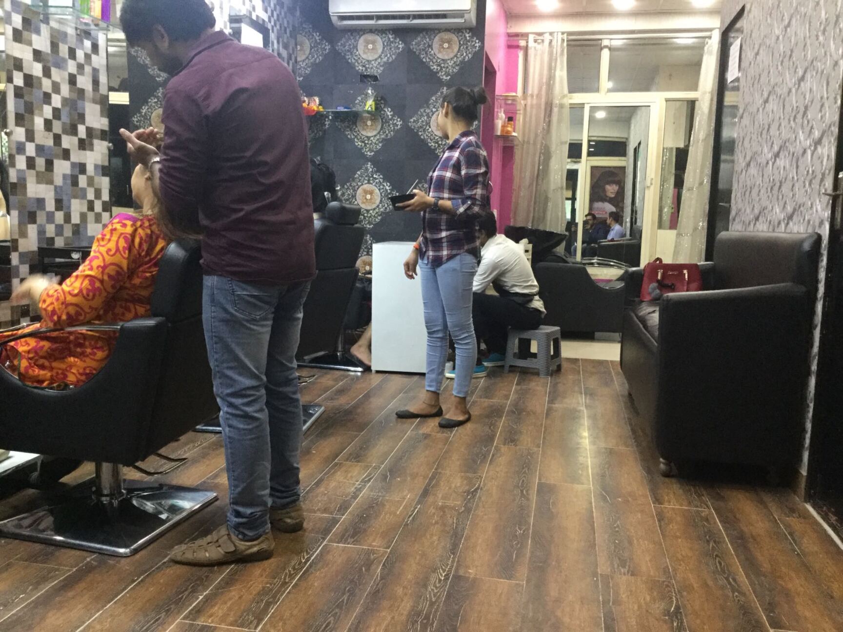 Top Beauty Parlours near Tuteja Hospital Rohini - Best Ladies Beauty ...