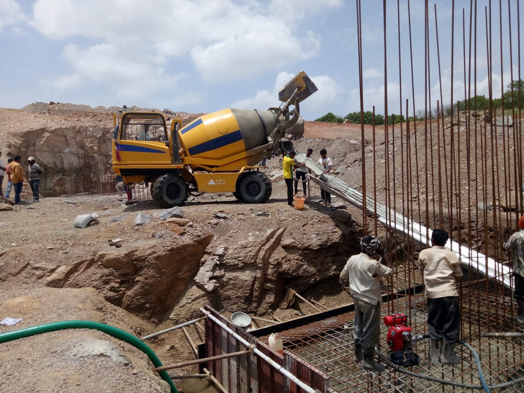 Top Self Loading Concrete Mixers On Rent Ajax Fiori near Gajanan ...