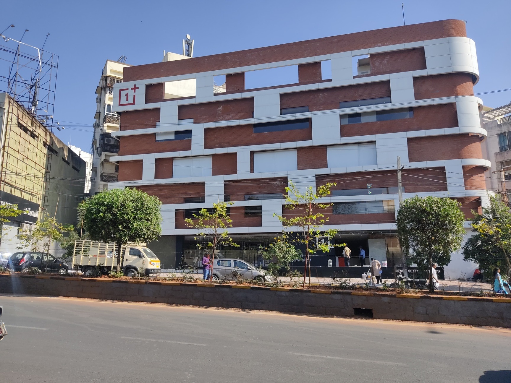 Oneplus Exclusive Showroom : Get 5% Off on One Plus 15 - 1 exclusive ...