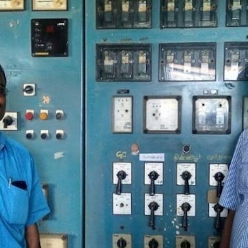 Power cut complaint number near me store