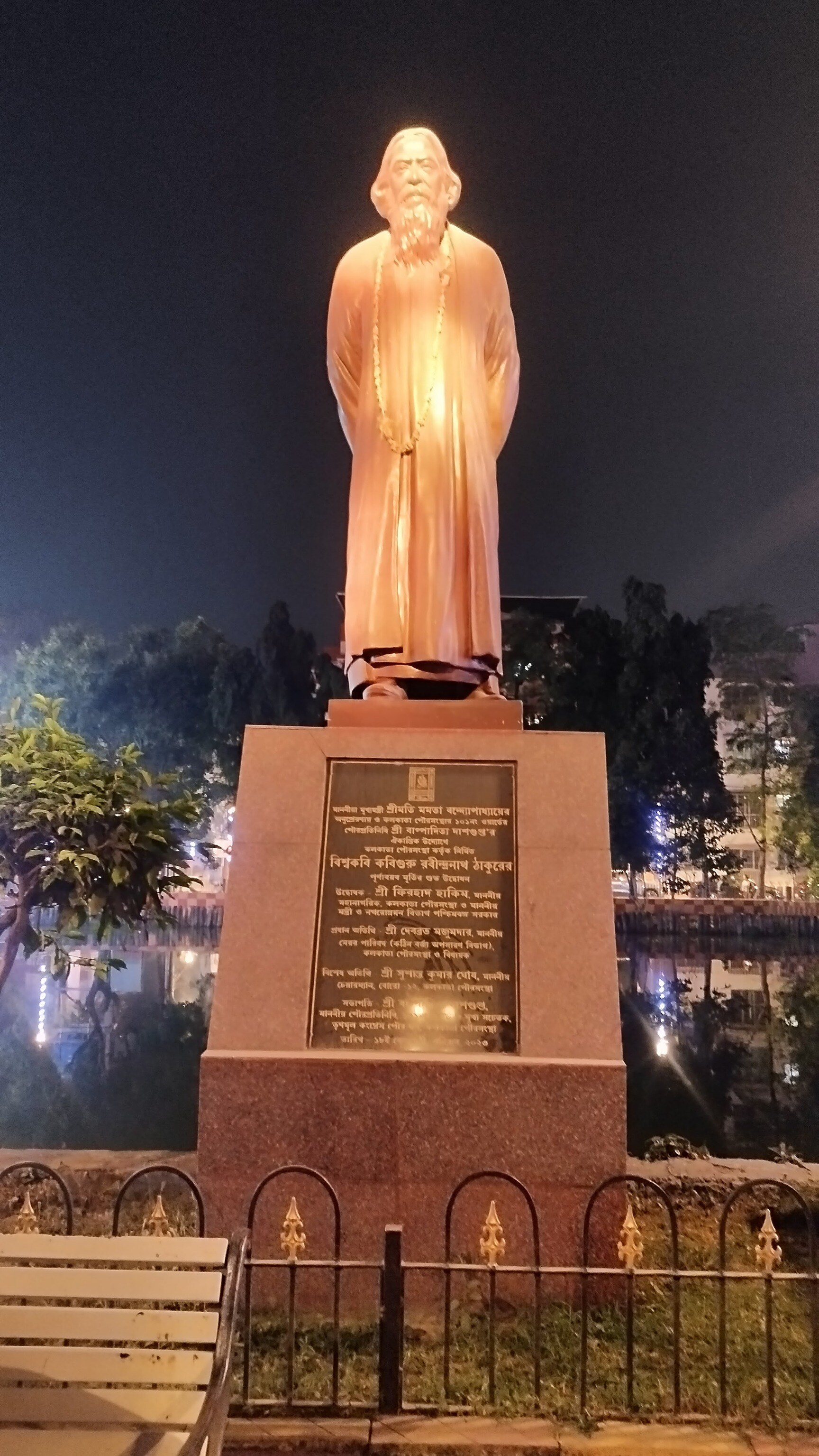 Rabindranath Tagore Statue in Patuli, Kolkata - Best Memorial Plaque ...