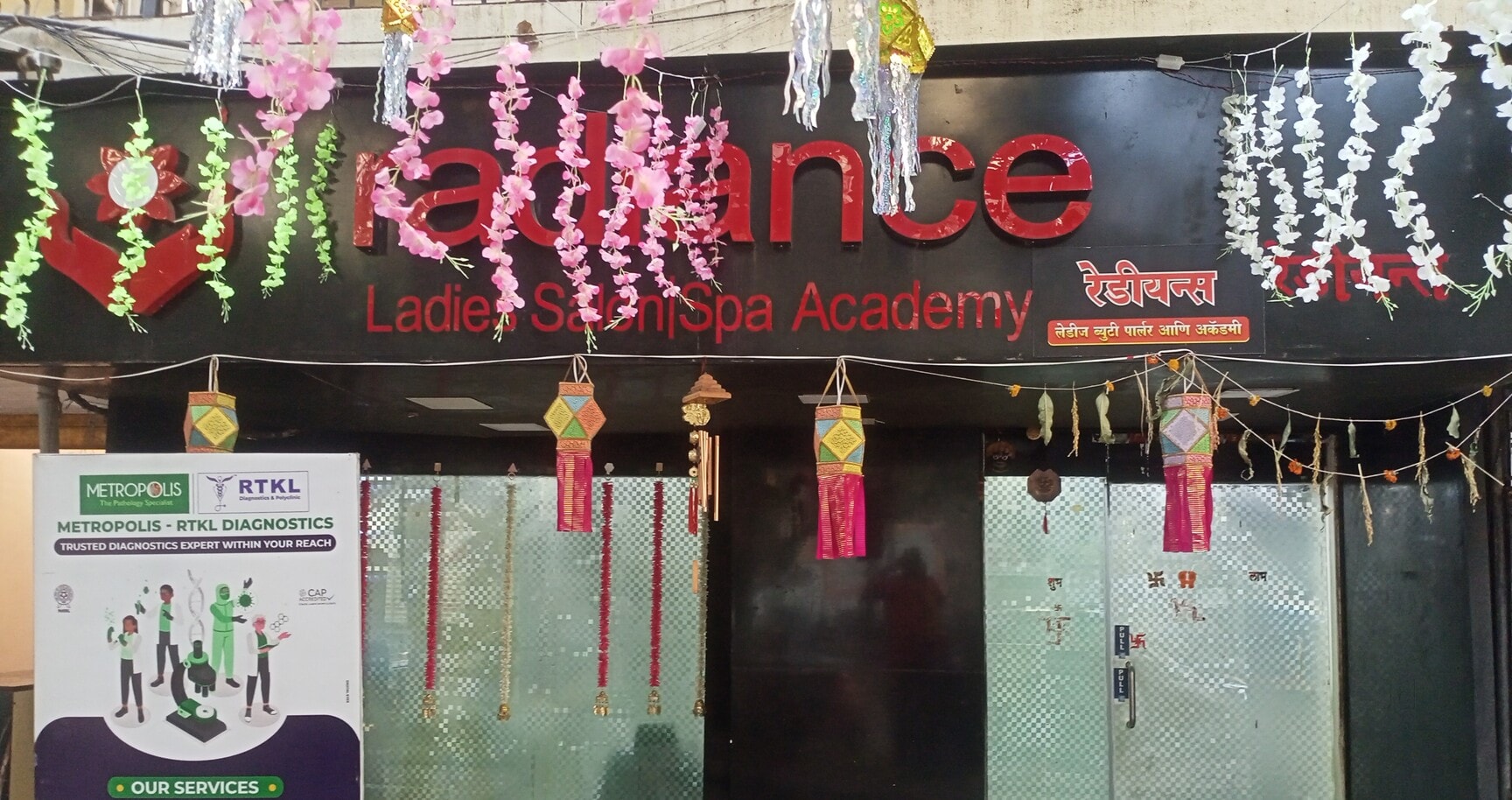 Top Beauty Parlour Classes For Women in Shantaram Pada - Best Beauty ...