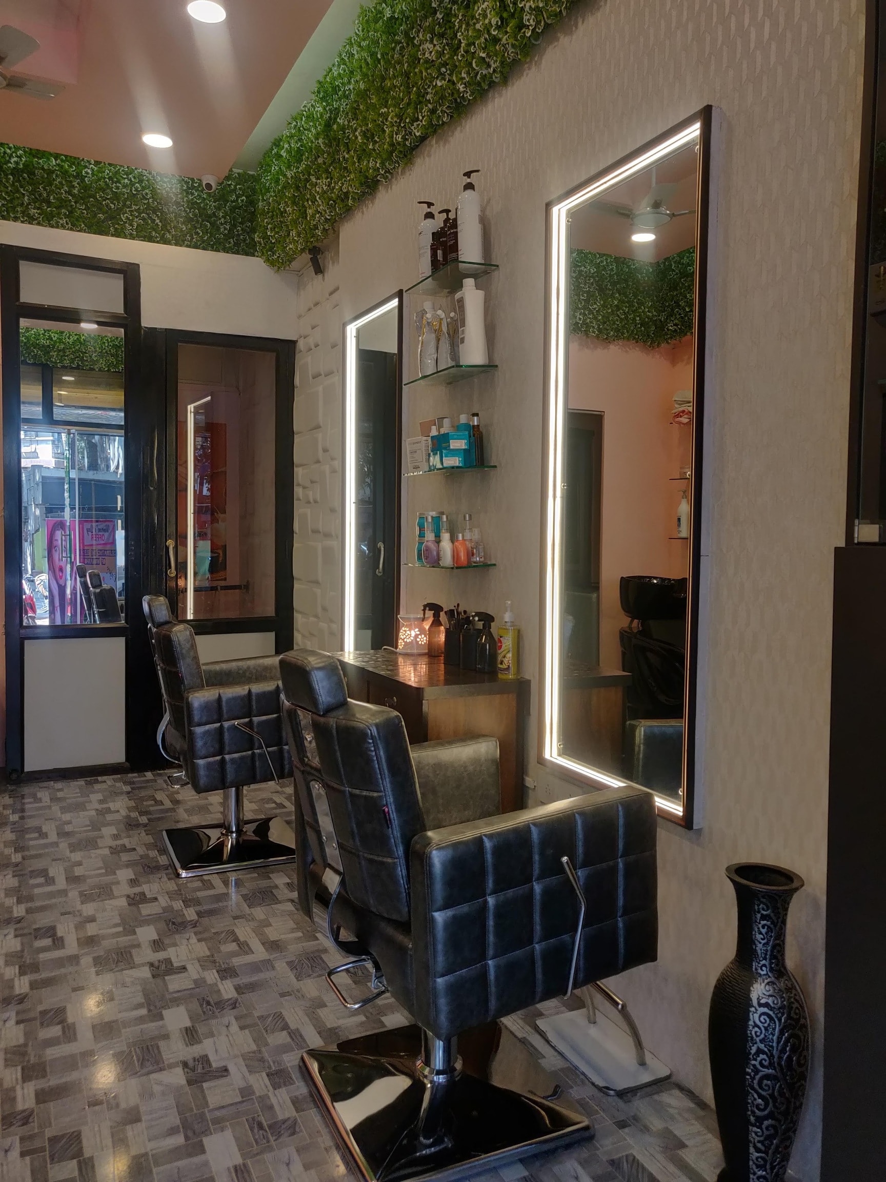 Top Beauty Parlours in Western Express Highway Santacruz East - Best ...