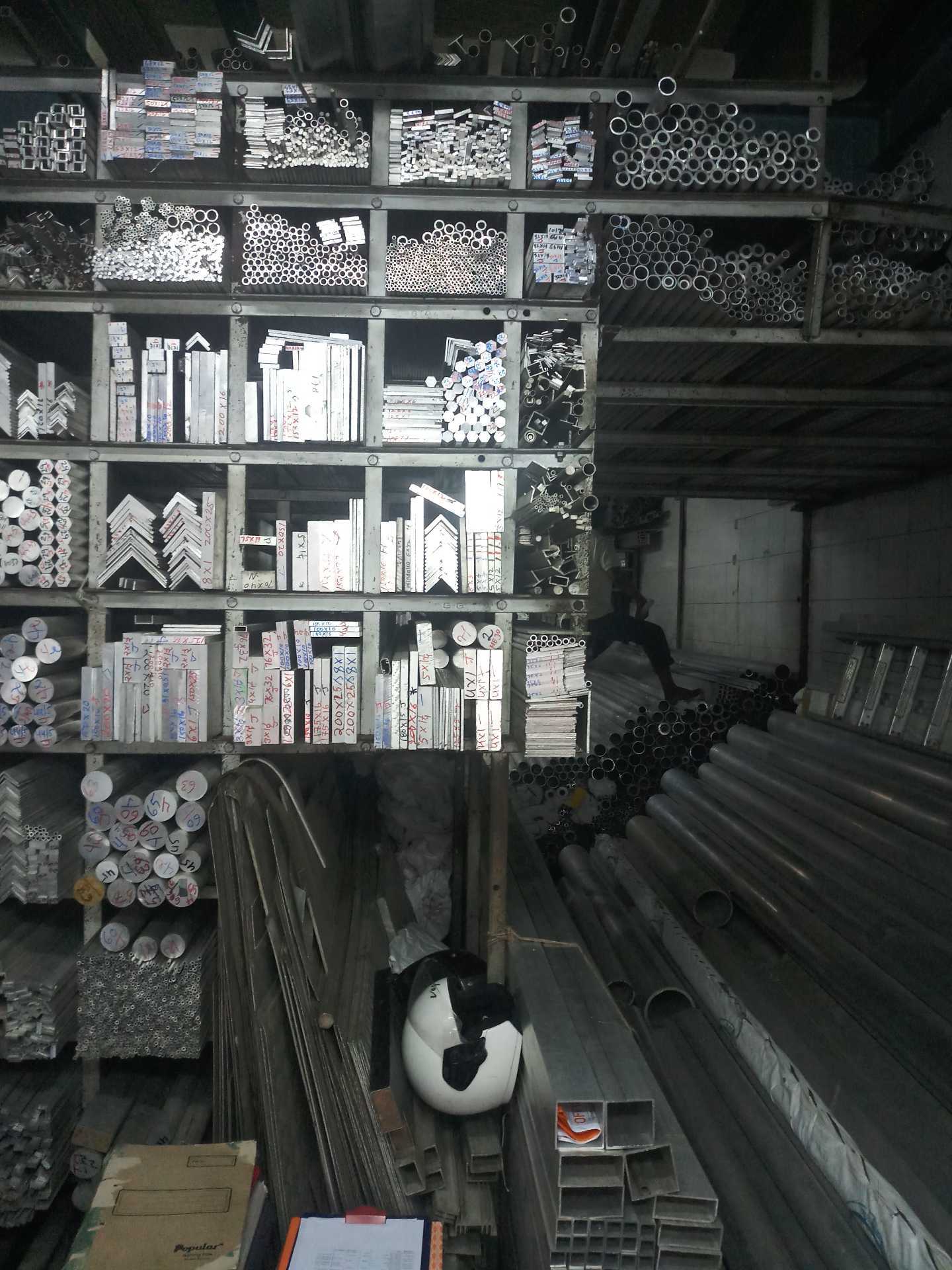 Aluminium Pipes - Aluminium Tubing Latest Price, Aluminium Square Pipe ...