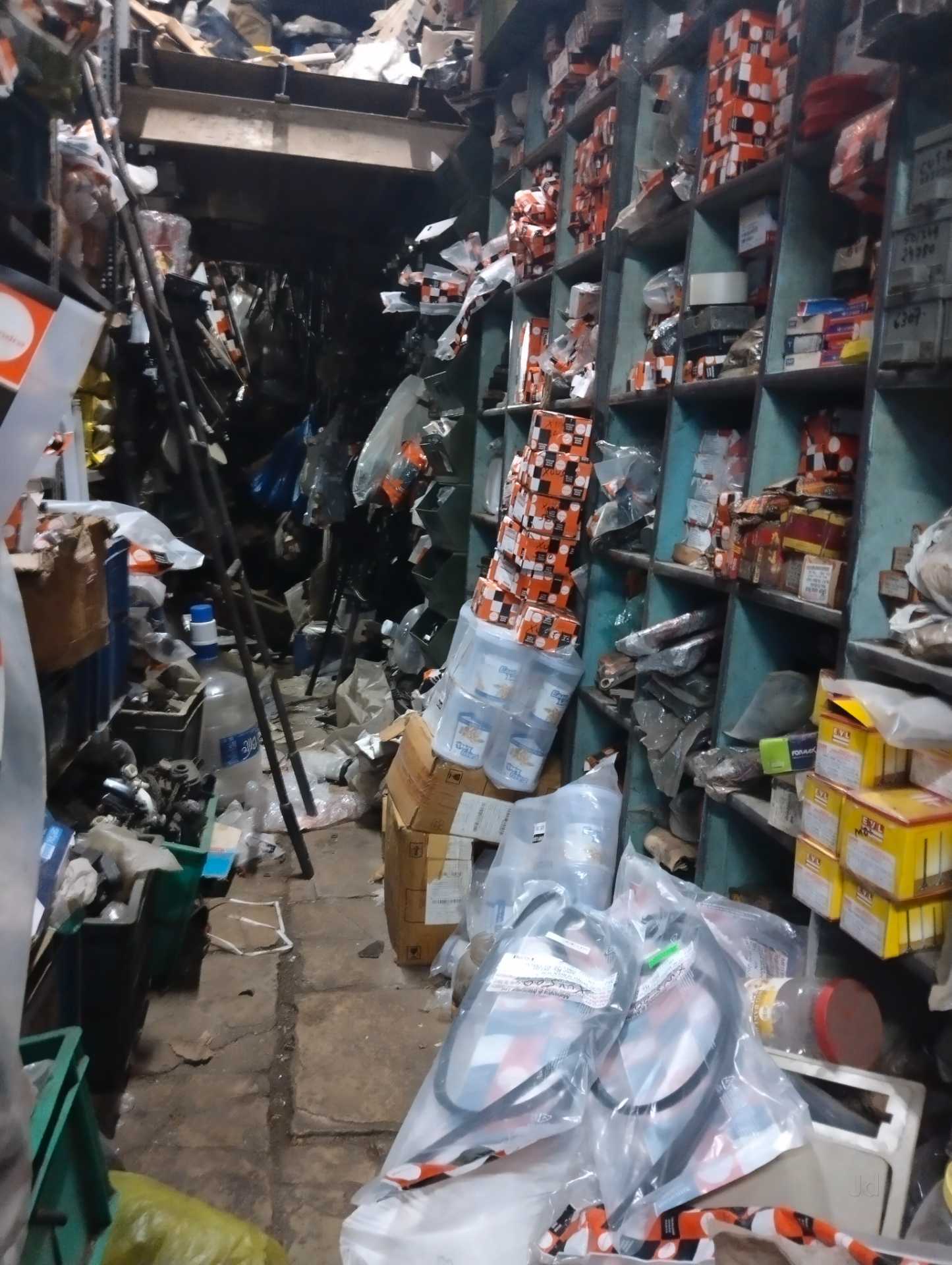 Kurla cst car parts store