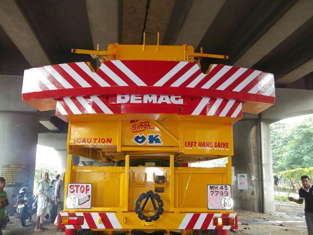Top Mobile Cranes On Rent in Phoenix Mill Compound Lower Parel - Best ...