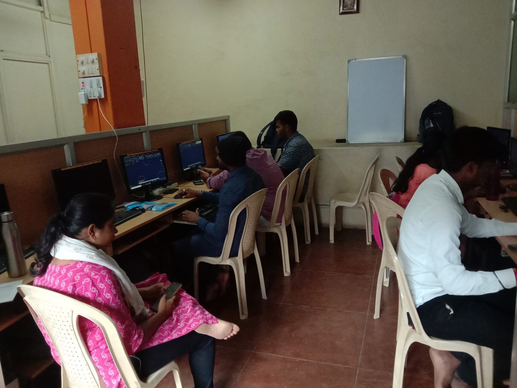 Cad Desk in Miraj MIDC,Miraj - Computer Software Training Institutes ...